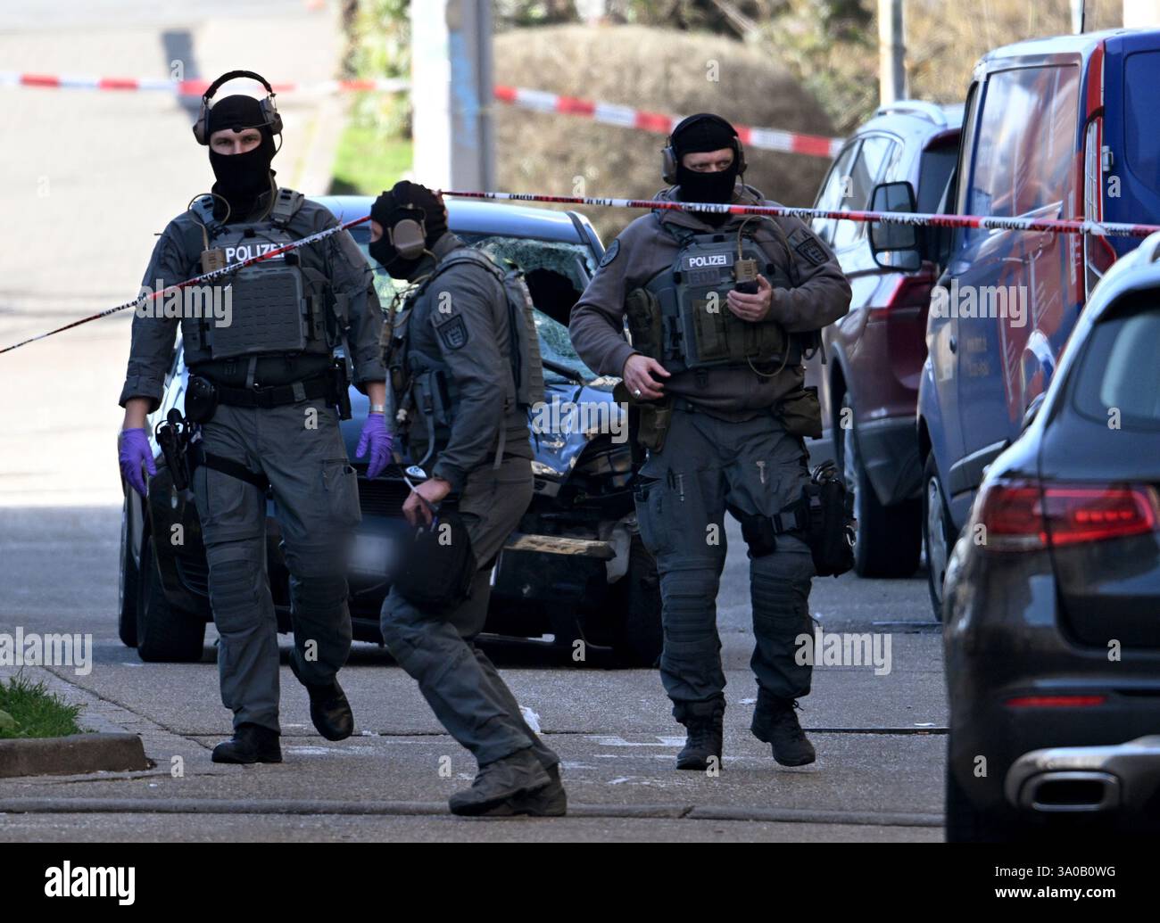 dpatop - 03 March 2025, Baden-Württemberg, Mannheim: Officers from the ...