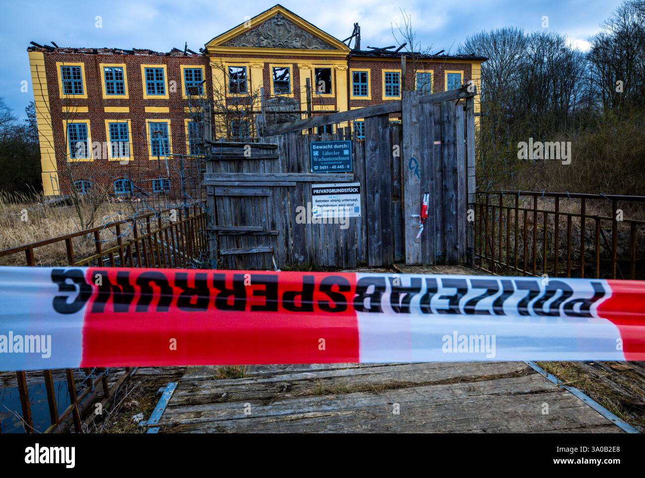 Dassow, Germany. 03rd Mar, 2025. A police cordon hangs on the only ...