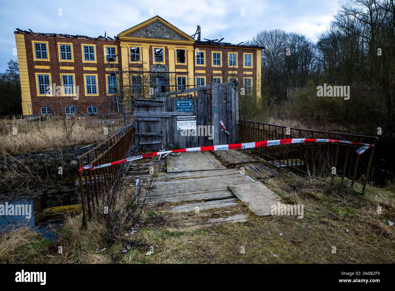 Dassow, Germany. 03rd Mar, 2025. A police cordon hangs on the only ...