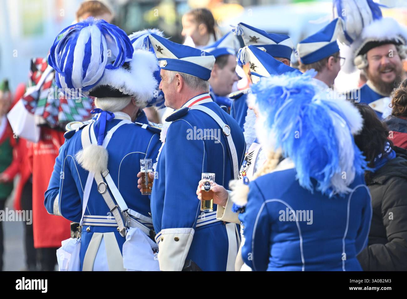 03 March 2025, North Rhine-Westphalia, Cologne: Carnival revelers relax ...