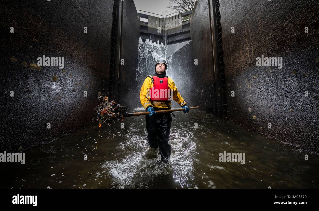 Canal & River Trust volunteer leader Matt Crowley giving the UK's ...