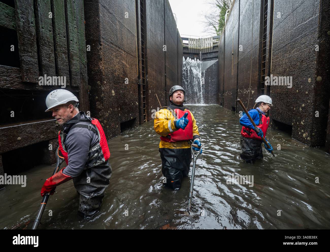 Canal & River Trust volunteers giving the UK's deepest single lock ...