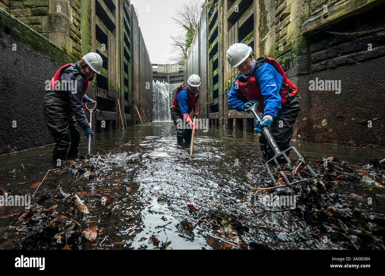 Canal & River Trust volunteers giving the UK's deepest single lock ...