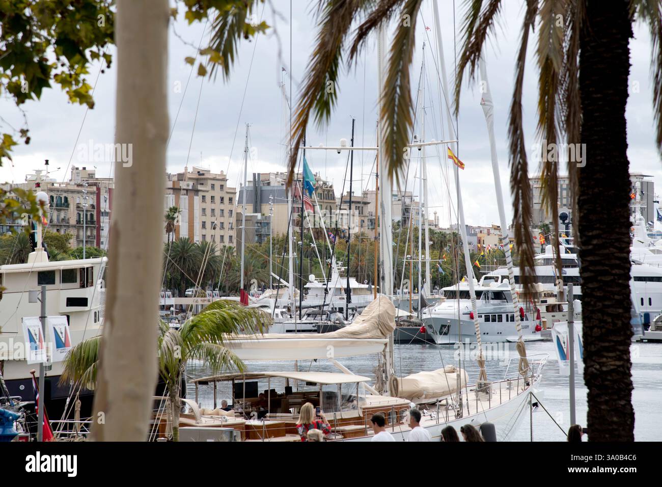 Barcelona,Catalonia,Spain,Architecture,Buildings,Gaudi Buildings,Street ...