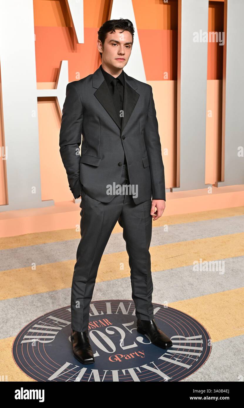 Beverly Hills, USA. 02nd Mar, 2025. Louis Partridge arriving at the ...