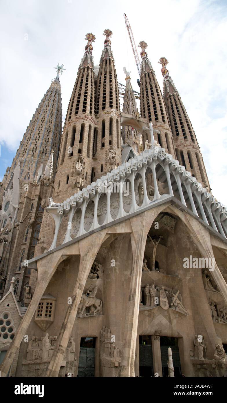 Barcelona,Catalonia,Spain,Architecture,Buildings,Gaudi Buildings,Street ...