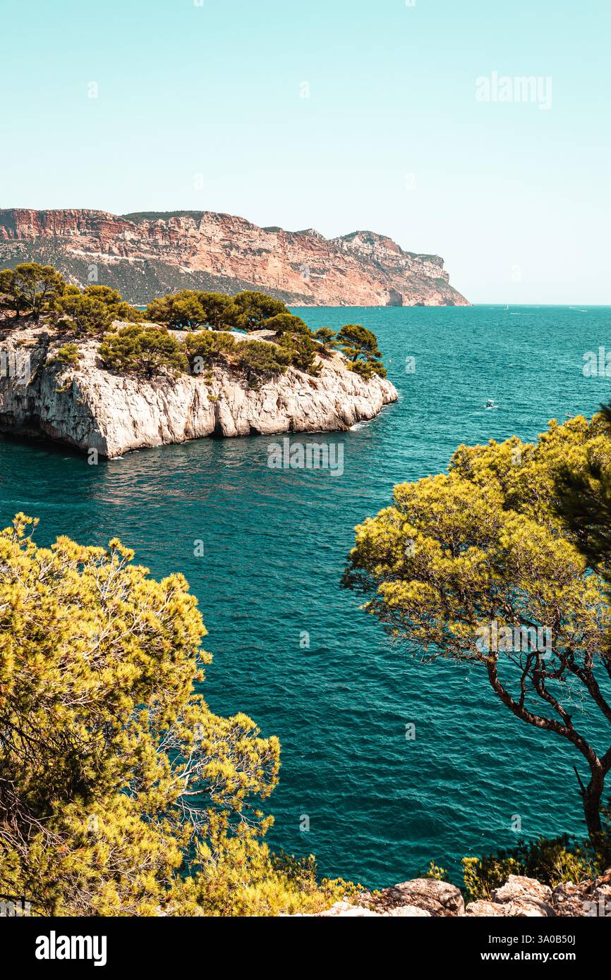 Breathtaking stunning rocky shoreline features hi-res stock photography and images - Alamy