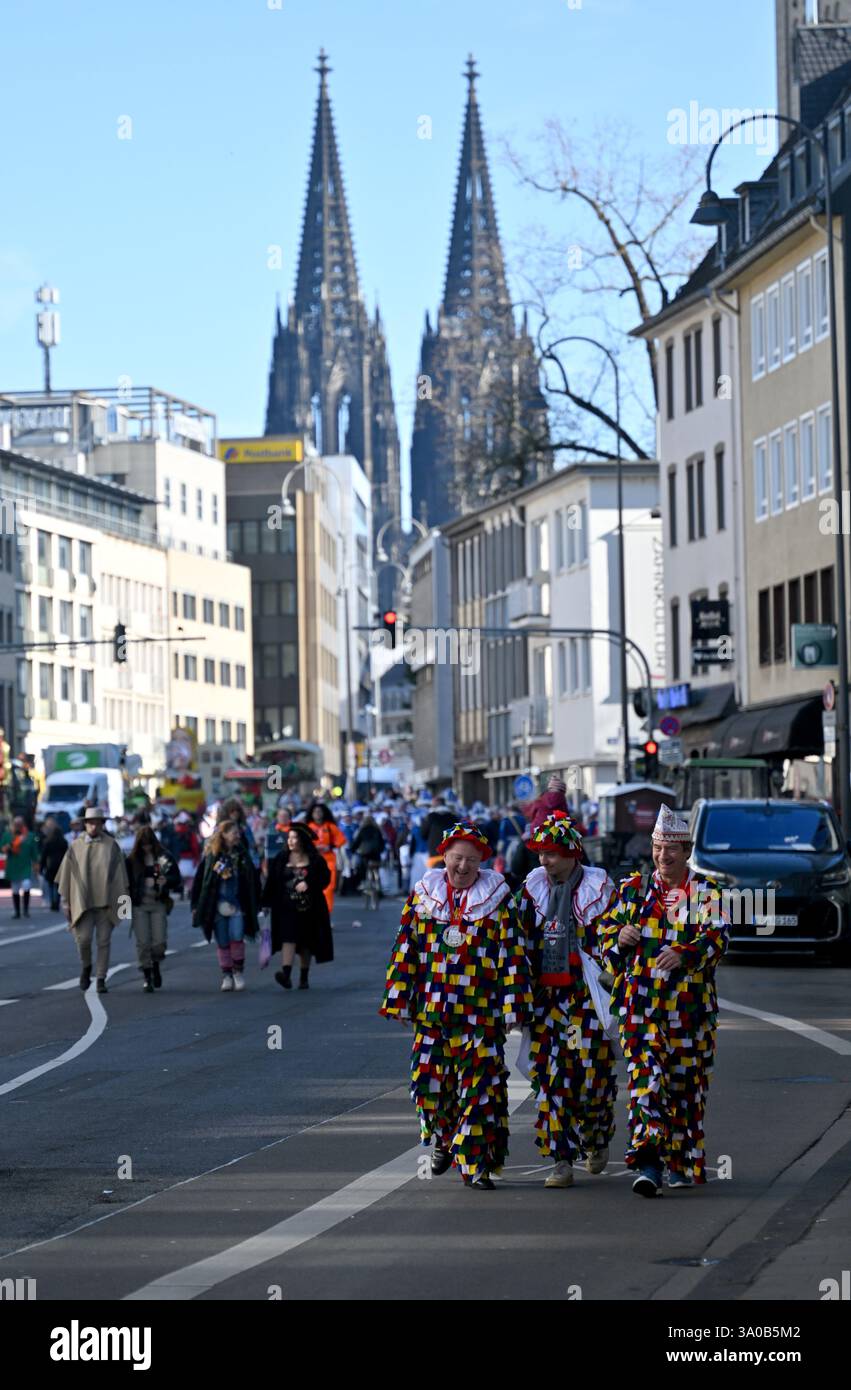 Cologne, Germany. 03rd Mar, 2025. After the Rose Monday parade, the ...