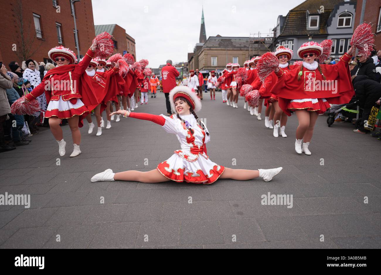 Marne, Germany. 03rd Mar, 2025. Funkenmariechen dance on the street ...