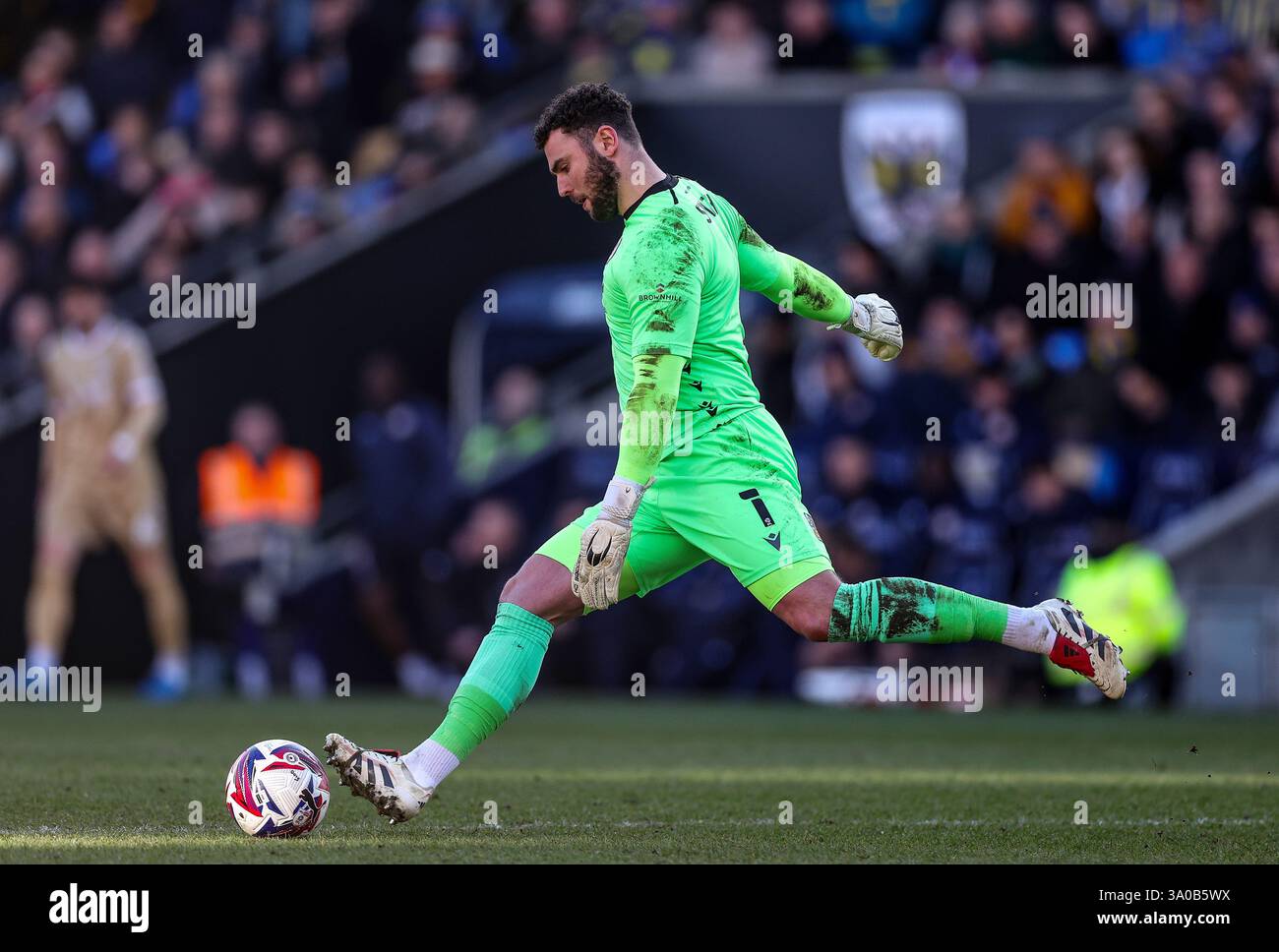 Bromley goalkeeper Grant Smith during the Sky Bet League Two match at ...