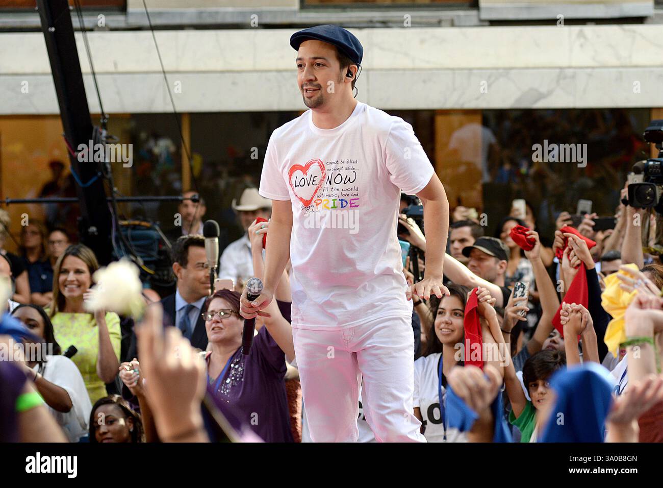 Lin-Manuel Miranda and Jennifer Lopez performing on NBC's 'Today' at ...