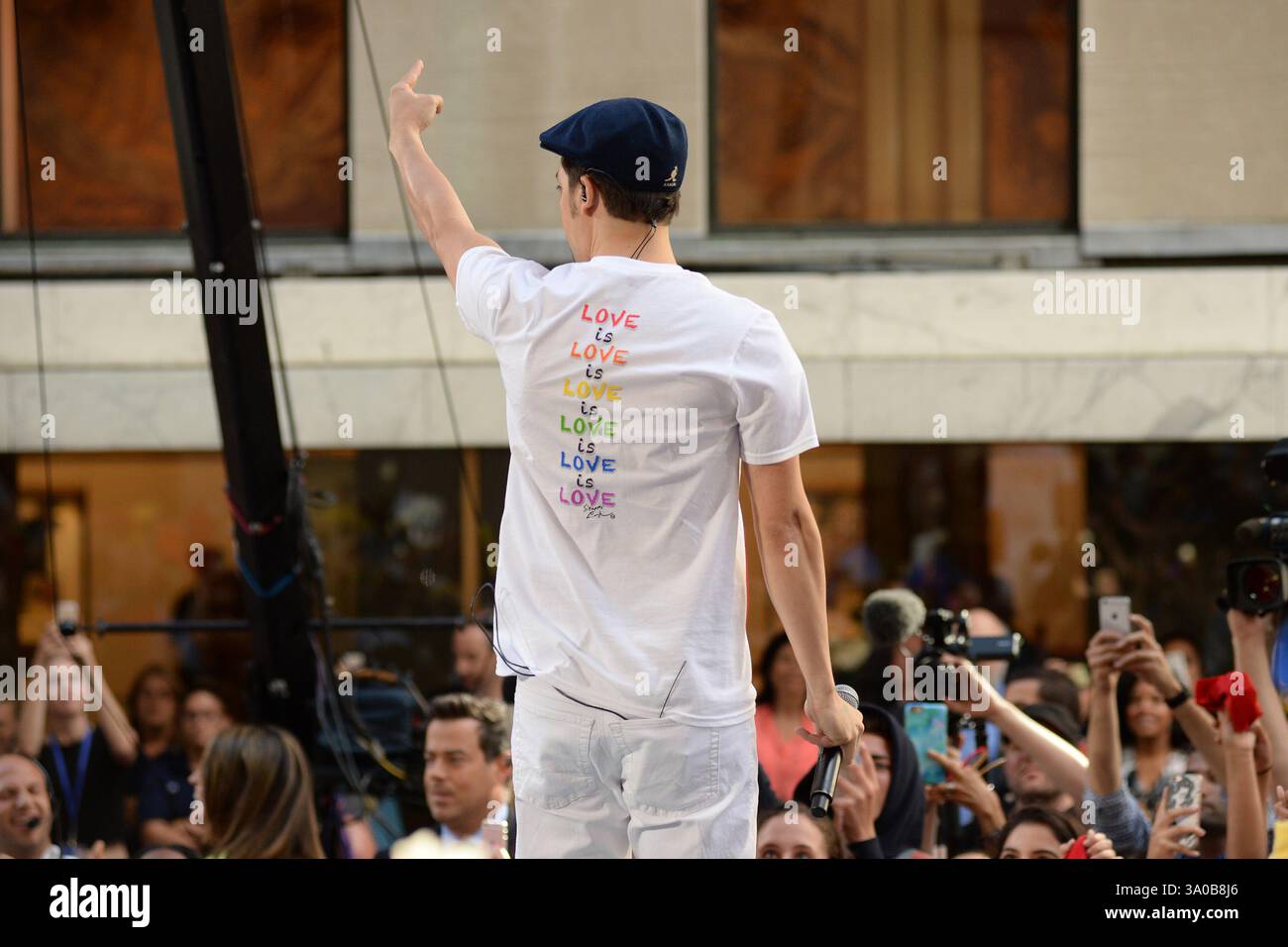 Lin-Manuel Miranda and Jennifer Lopez performing on NBC's 'Today' at ...