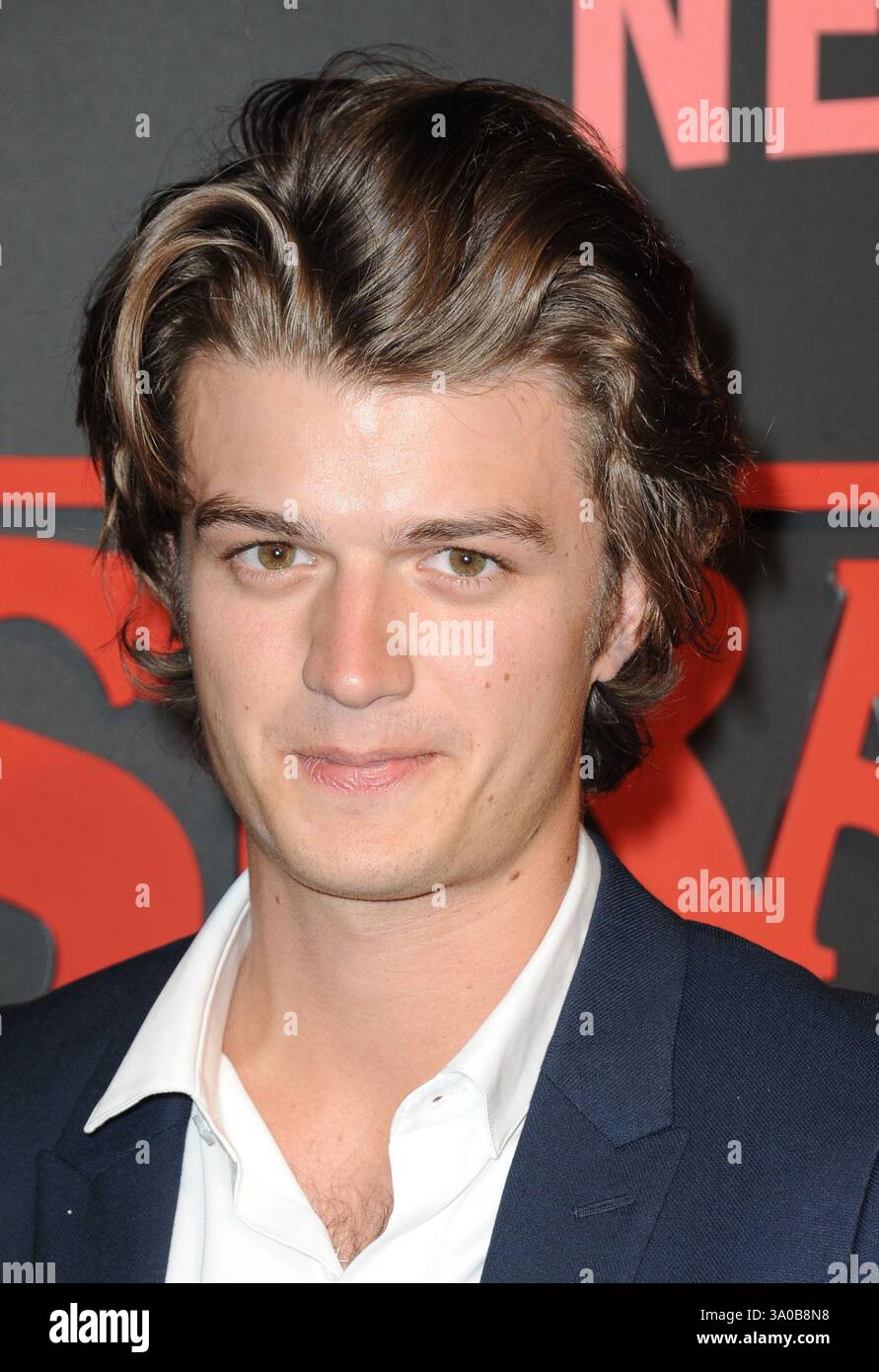 Joe keery 2016 hi-res stock photography and images - Alamy