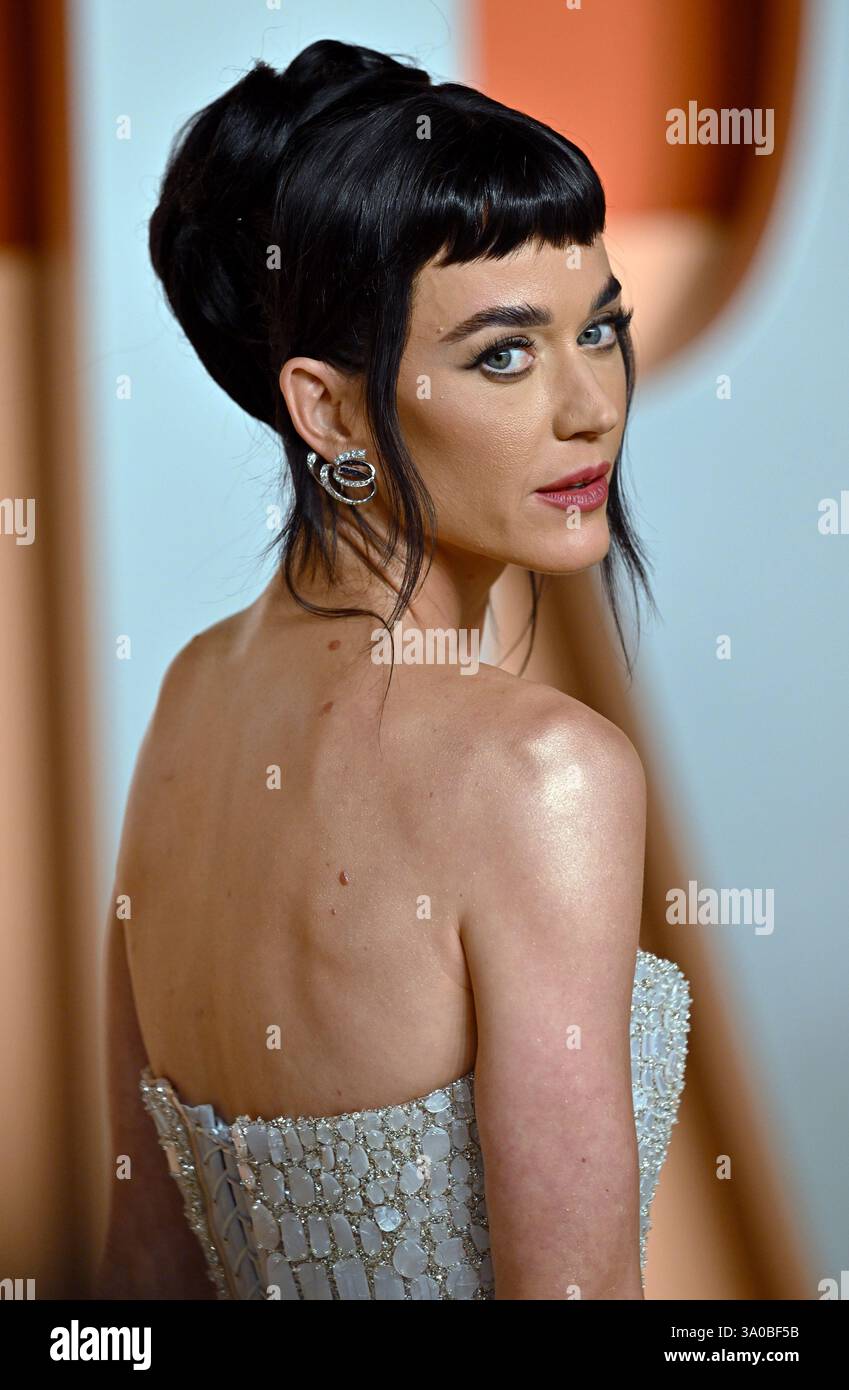 Katy Perry arrives for the Vanity Fair Oscar Party at the Wallis ...