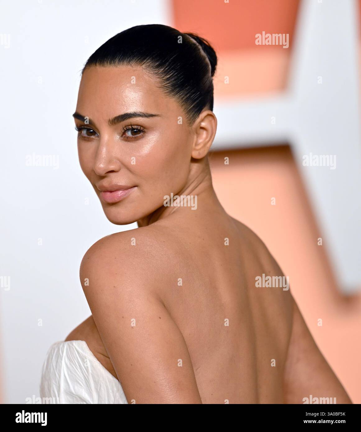 Kim Kardashian arrives for the Vanity Fair Oscar Party at the Wallis ...