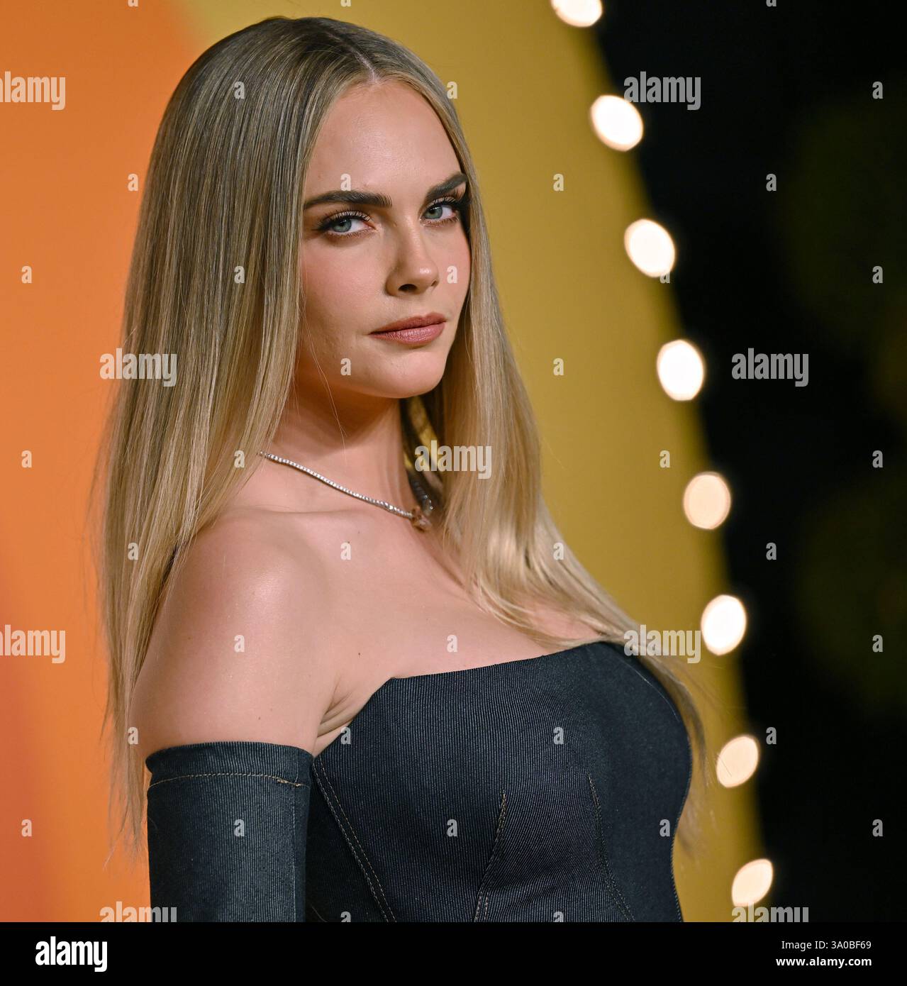 Cara Delevigne arrives for the Vanity Fair Oscar Party at the Wallis ...