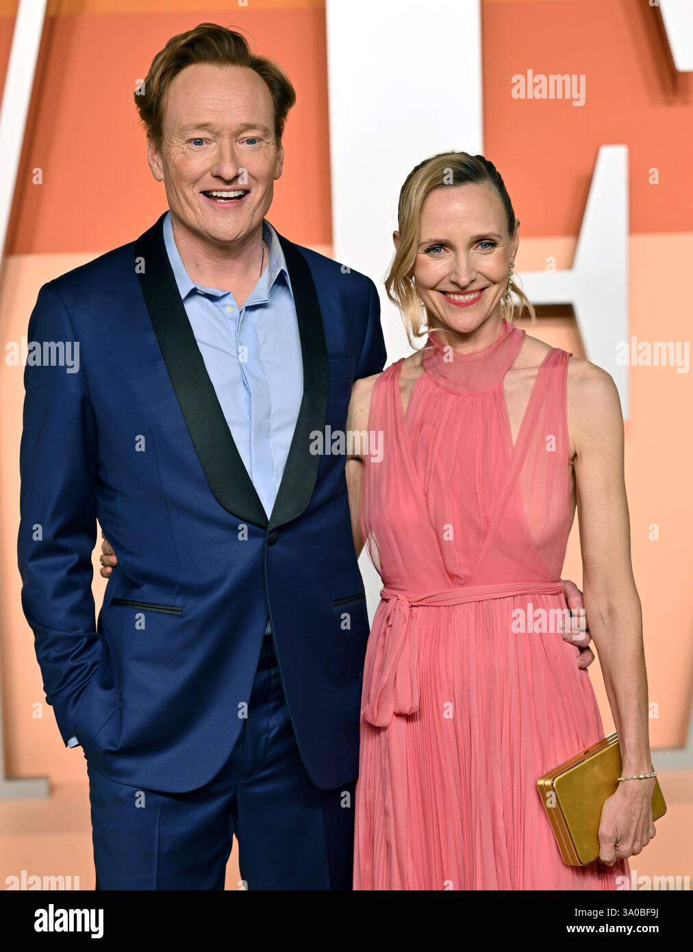 Conan O'Brien (L) and wife Liza Powel O'Brien arrive for the Vanity ...