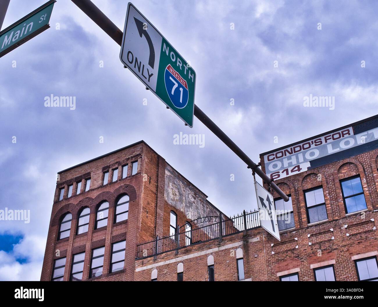 Interstate Rt i-71 sign in downtown Columbus Ohio USA 2025 Stock Photo ...