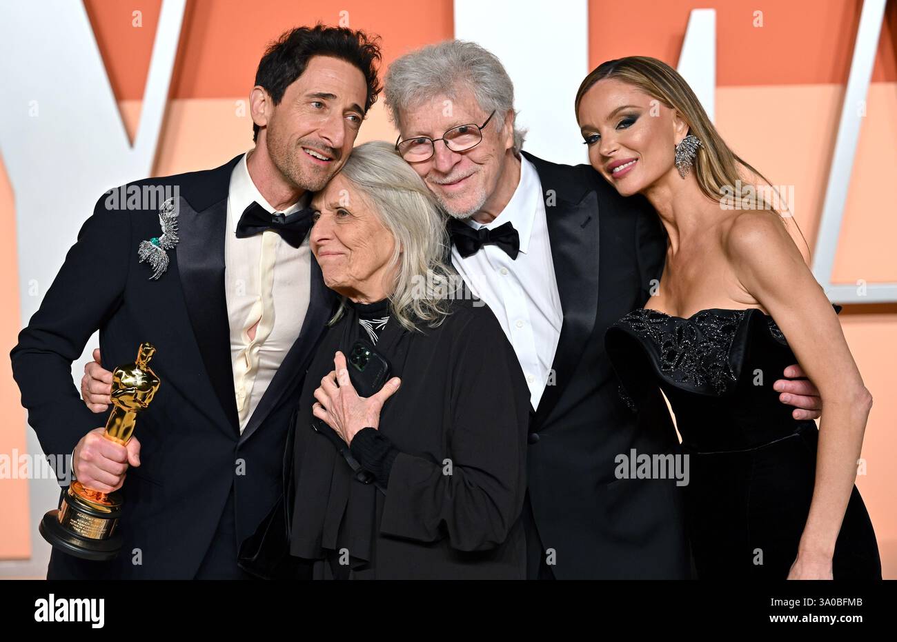 (L-R) Adrien Brody, his parents Sylvia Plachy and Elliott Brody and ...