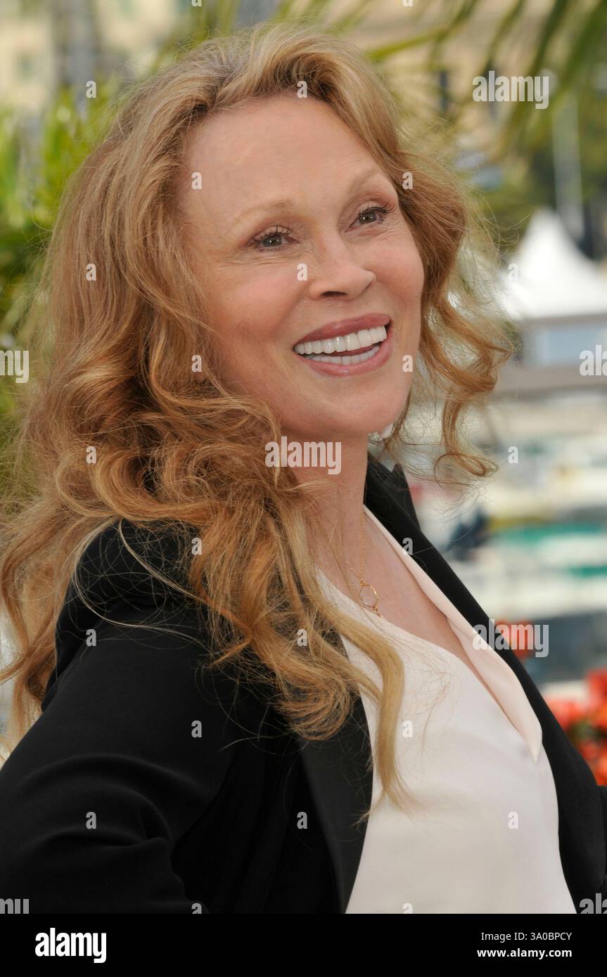 FAYE DUNAWAY.'Puzzle Of A Downfall Child' photocall at the Palais des ...