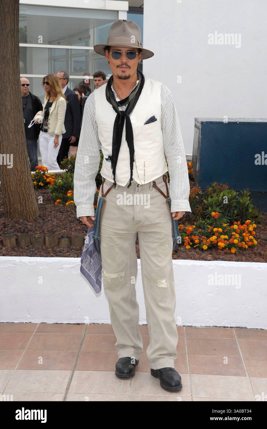 JOHNNY DEPP.'Pirates of the Caribbean: On Stranger Tides' photocall at ...