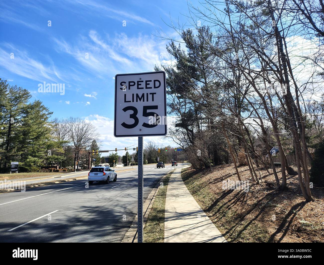 Washington, DC, USA - 03. 03. 2025: 35 mph speed limit sign on a rural ...