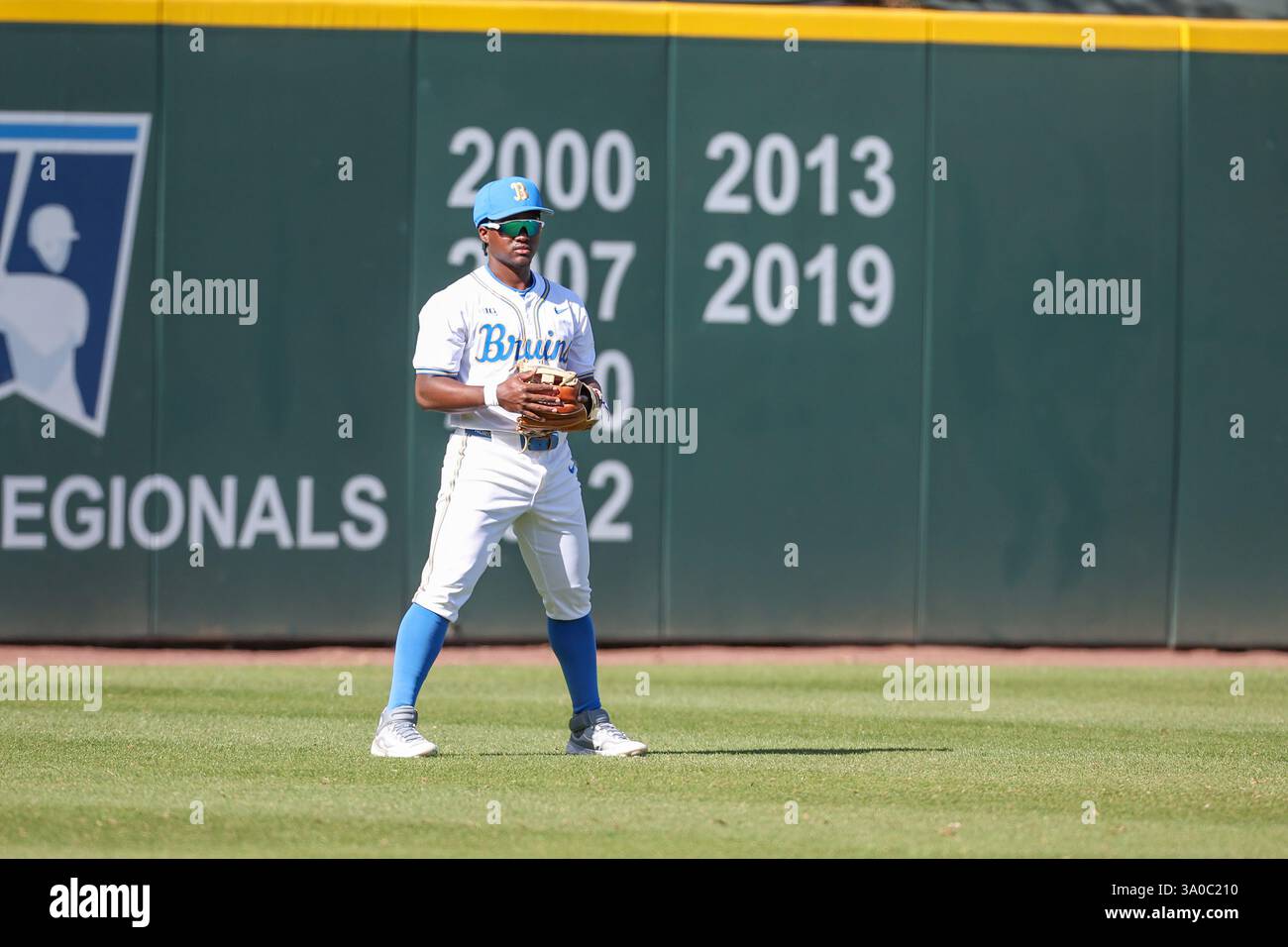 Los Angeles, USA. 2nd Mar, 2025. UCLA's Dean West (36) during an NCAA ...
