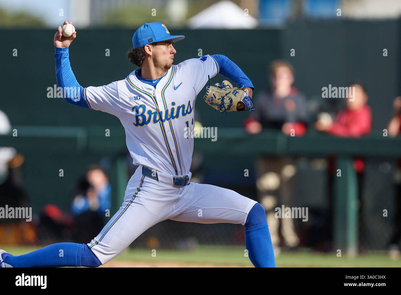 Los Angeles, USA. 2nd Mar, 2025. UCLA Landon Stump (14) delivers a ...
