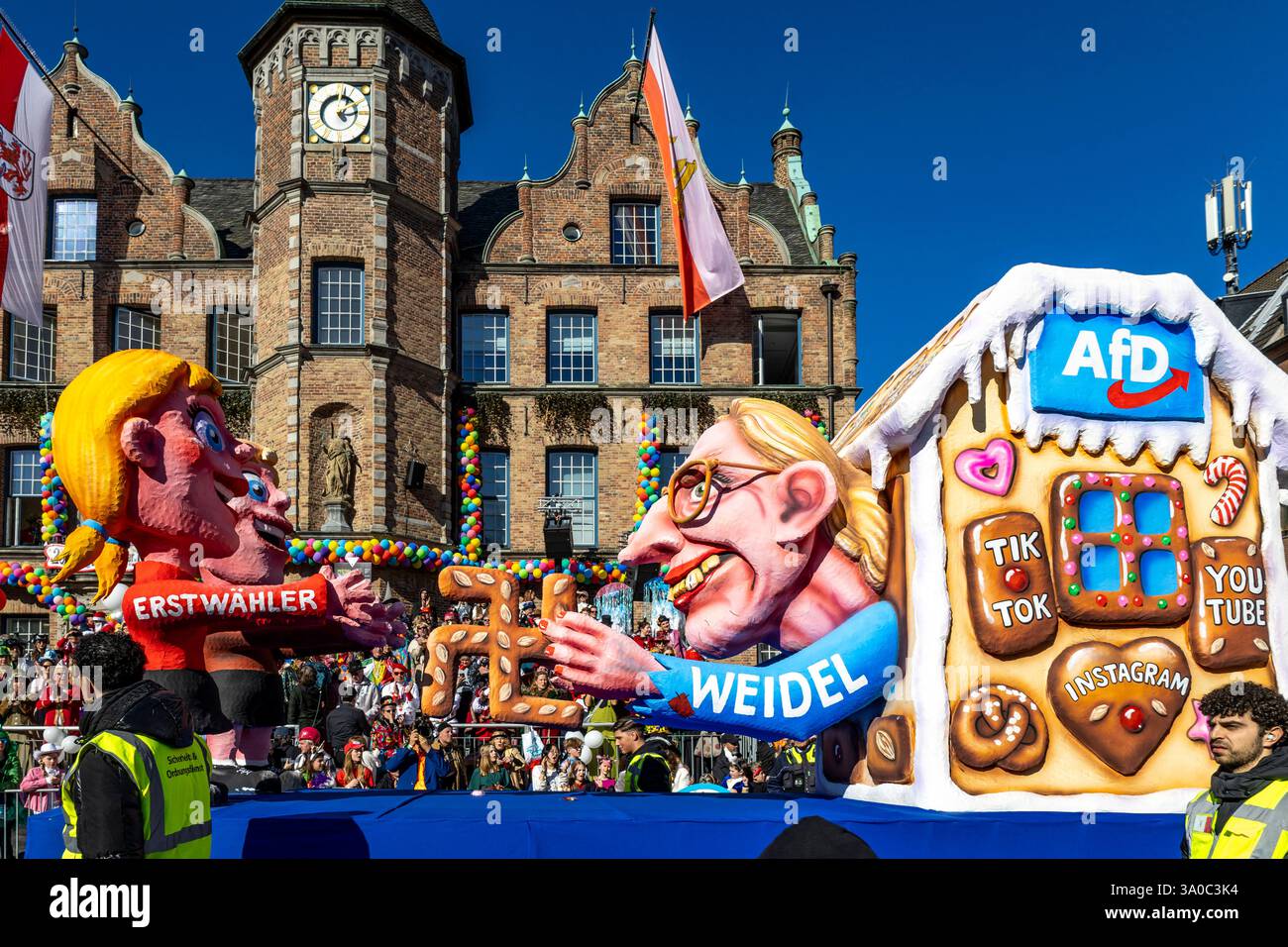 Dusseldorf, Germany. 3 March 2025. Carnival parade on Rosenmontag (Rose ...