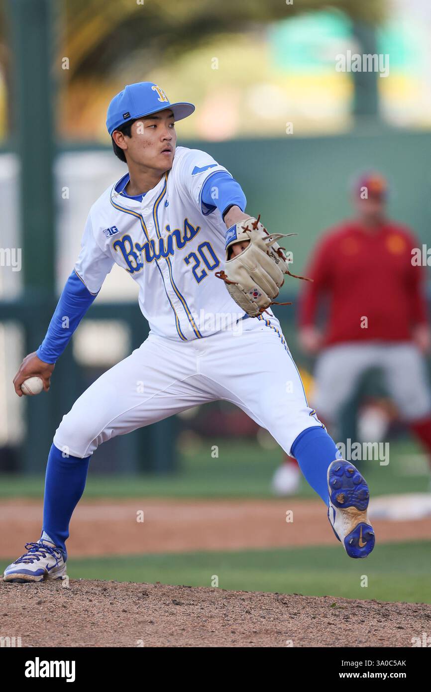 Los Angeles, USA. 2nd Mar, 2025. UCLA pitcher Justin Lee (20) delivers ...