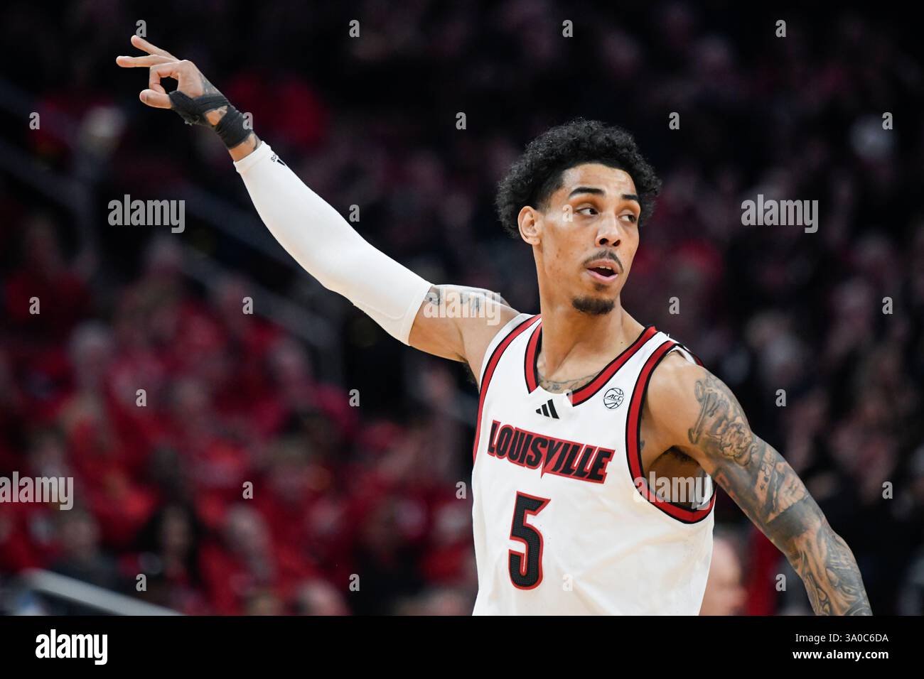 LOUISVILLE, KY - MARCH 01: Louisville Cardinals Guard Terrence Edwards ...