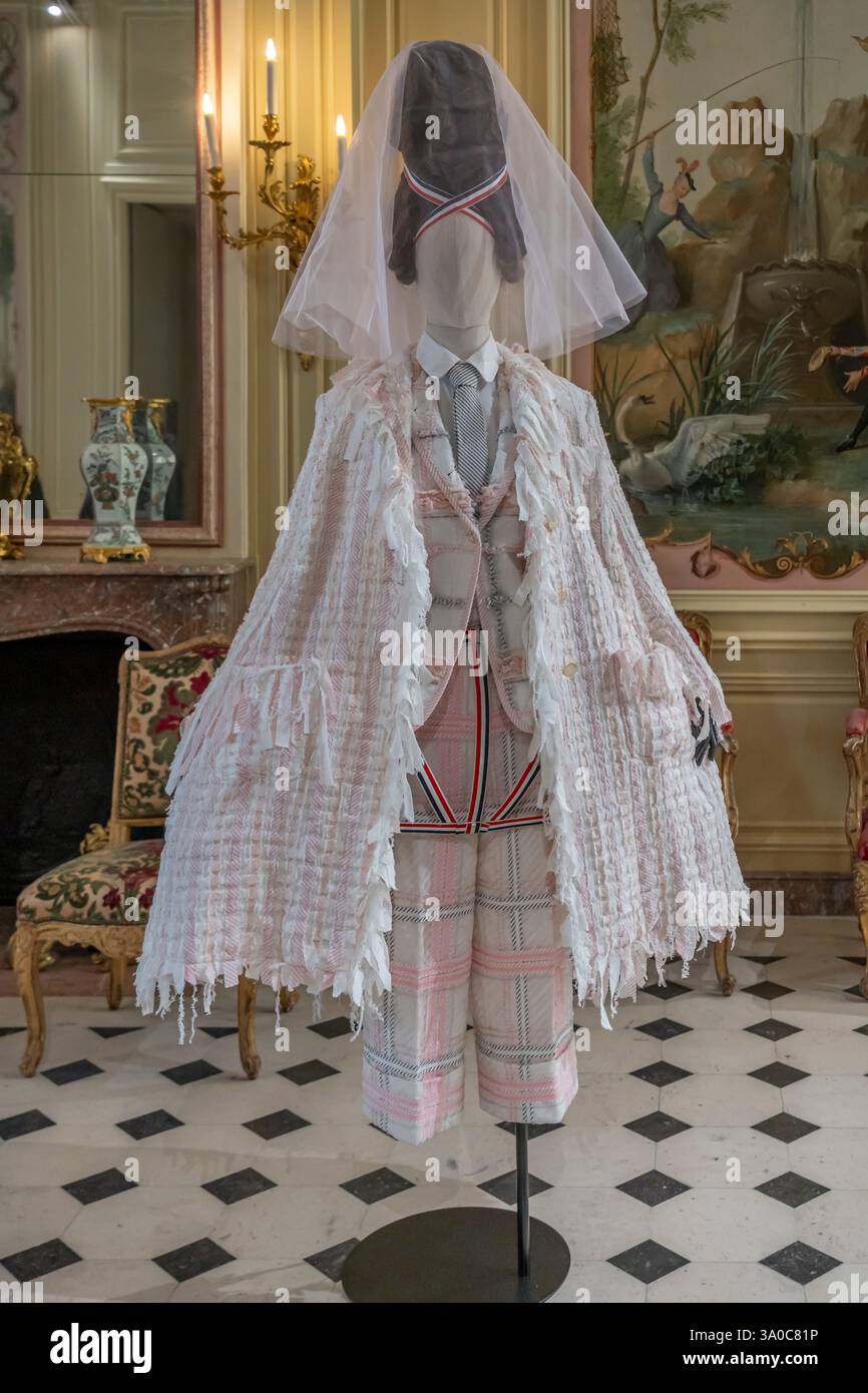 Paris, France - 03 01 2025: Le Louvre Couture. Thom Browne. Trompe-l'oeil criket ensemble Stock ...