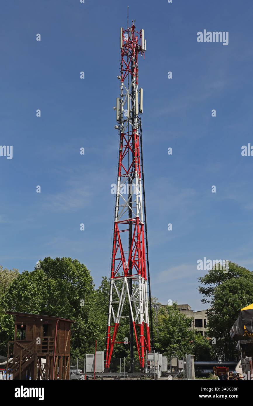 Cell Tower Gsm Telephone Wireless Network Communication Antenna Mast ...