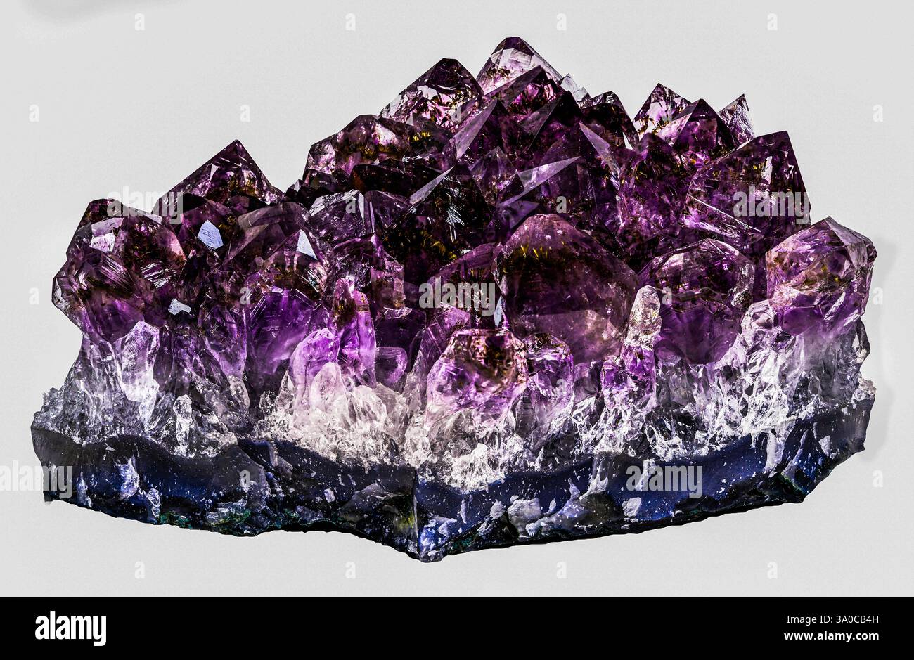 Crystals and jewellery hi-res stock photography and images - Alamy