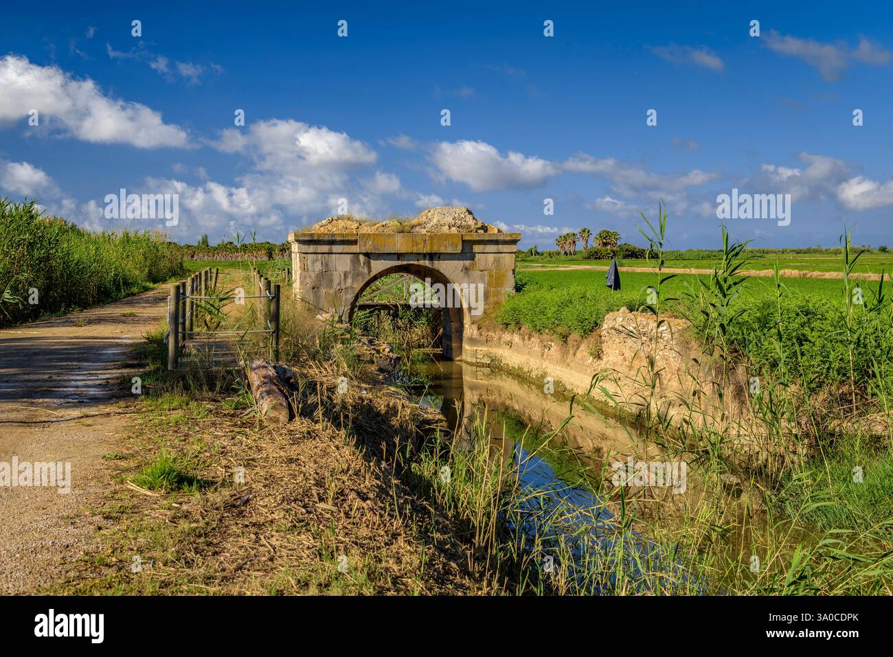 Arquitectura del canal hi-res stock photography and images - Alamy