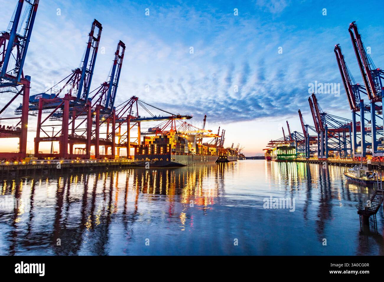 Container Terminal Burchardkai CTB, HHLAs largest terminal in the Port ...