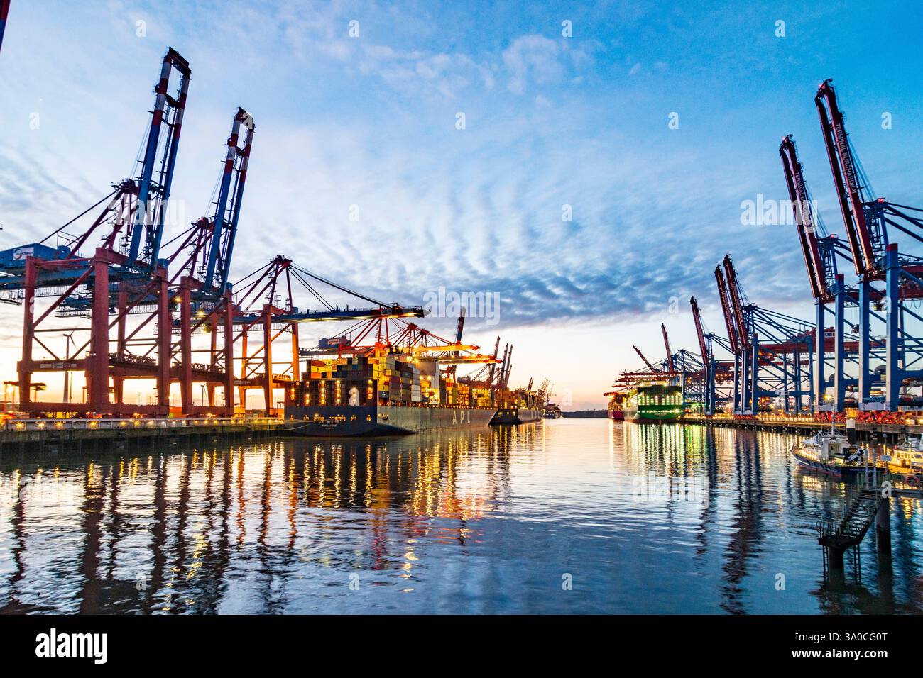 Container Terminal Burchardkai CTB, HHLAs largest terminal in the Port ...