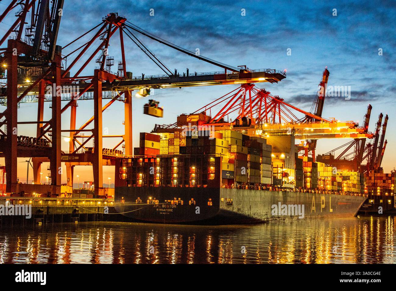 Container Terminal Burchardkai CTB, HHLAs largest terminal in the Port ...