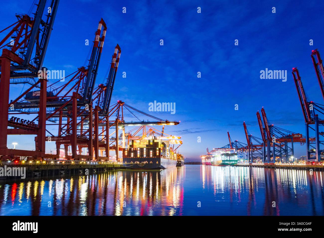 Container Terminal Burchardkai CTB, HHLAs largest terminal in the Port ...