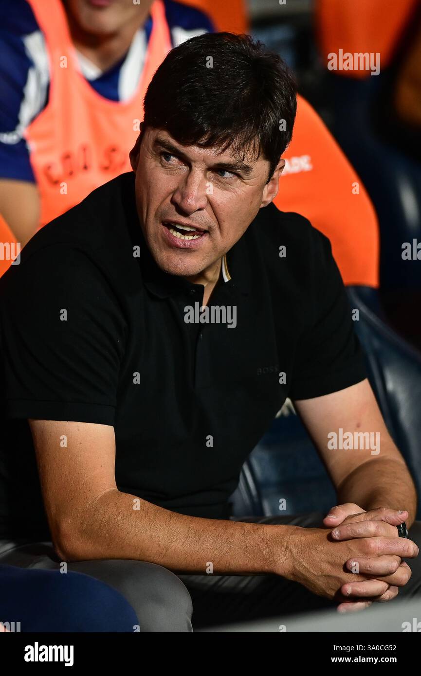 Banco profesional hi-res stock photography and images - Alamy