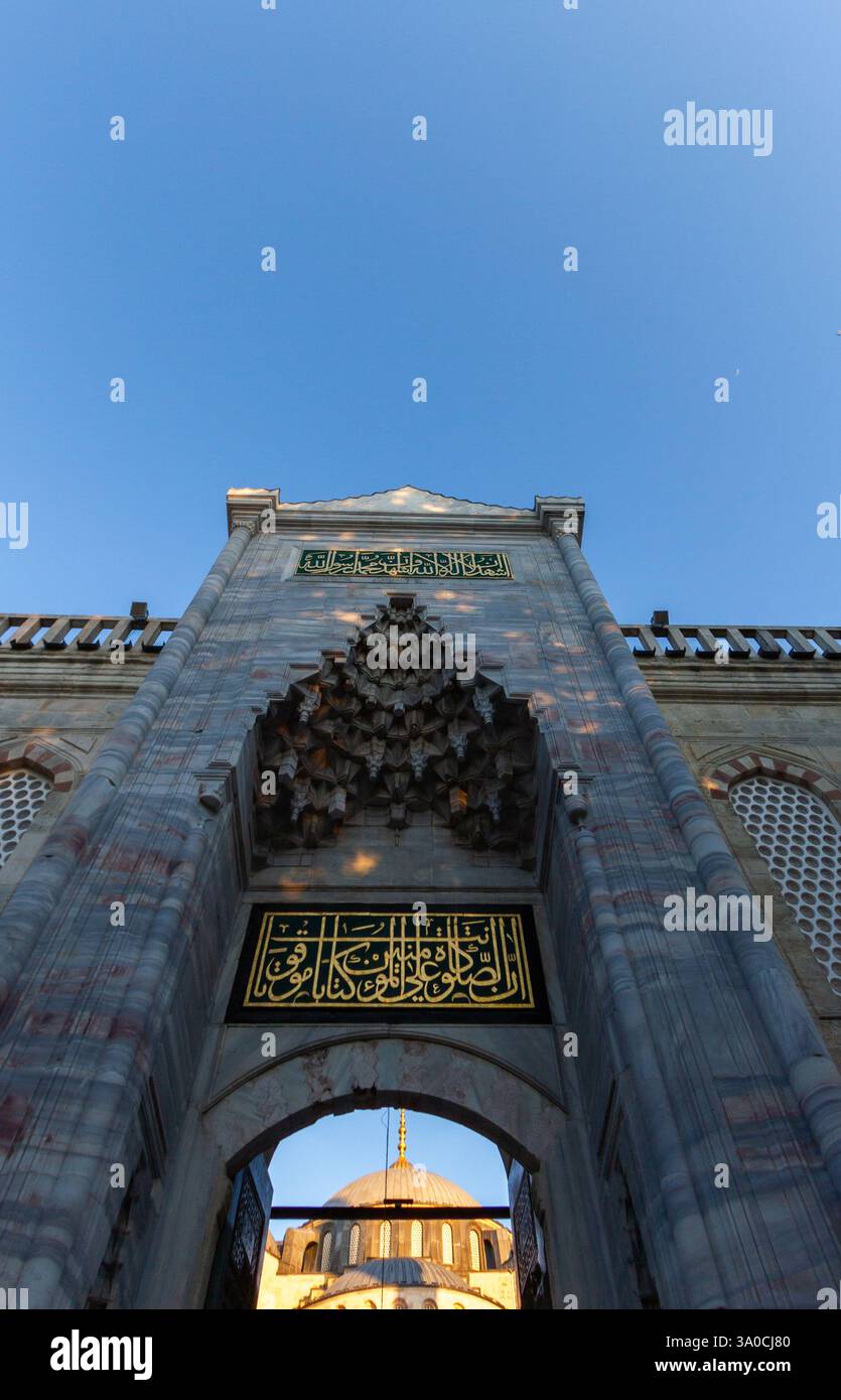 BLUE MOSQUE PORCH IN ISTANBUL Stock Photo - Alamy