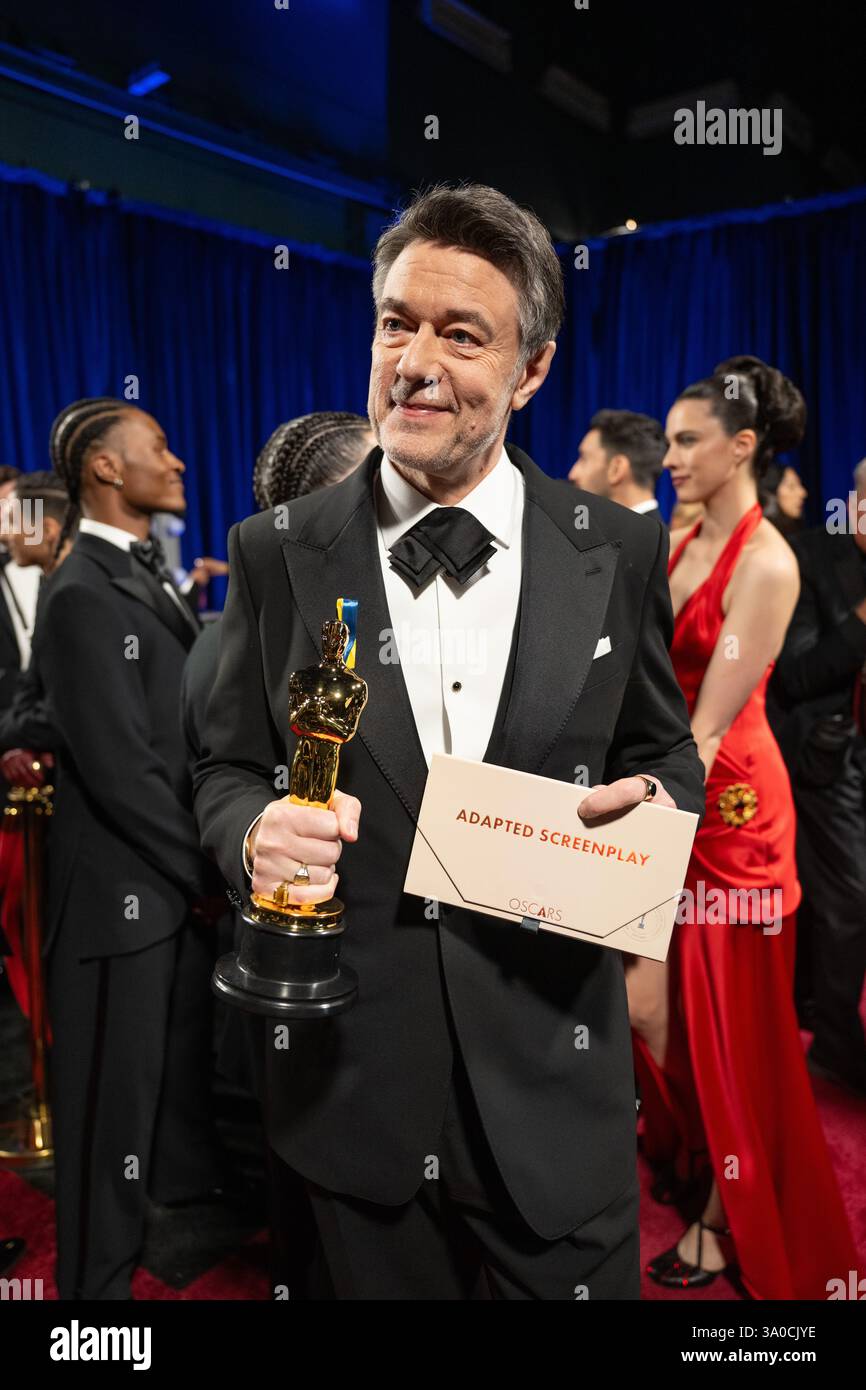 Los Angeles, USA. 02nd Mar, 2025. Peter Straughan poses backstage with ...