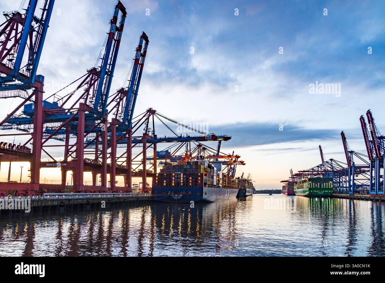 Hamburg: Container Terminal Burchardkai (CTB), HHLA’s largest terminal ...
