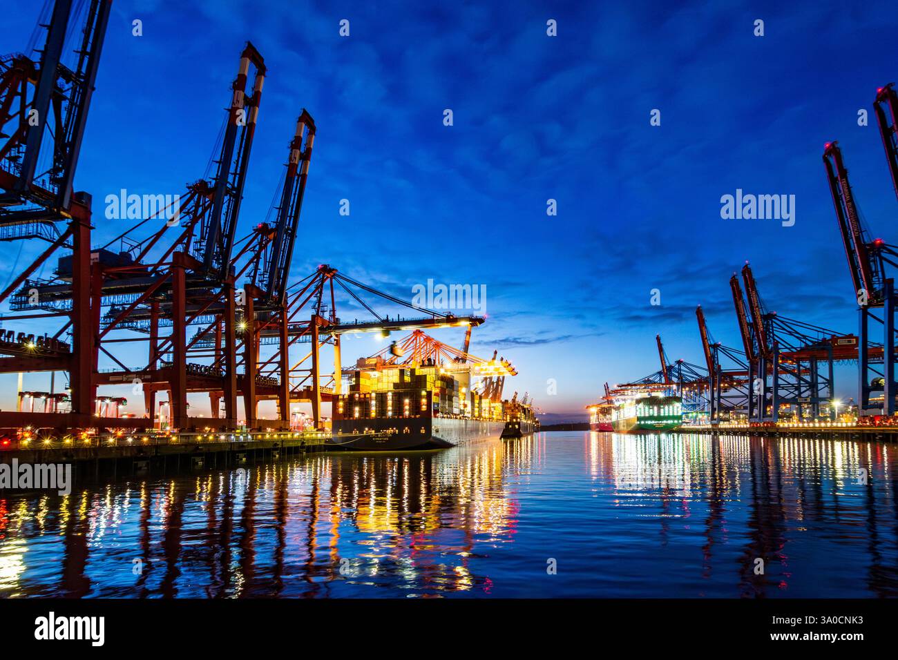 Hamburg: Container Terminal Burchardkai (CTB), HHLA’s largest terminal ...