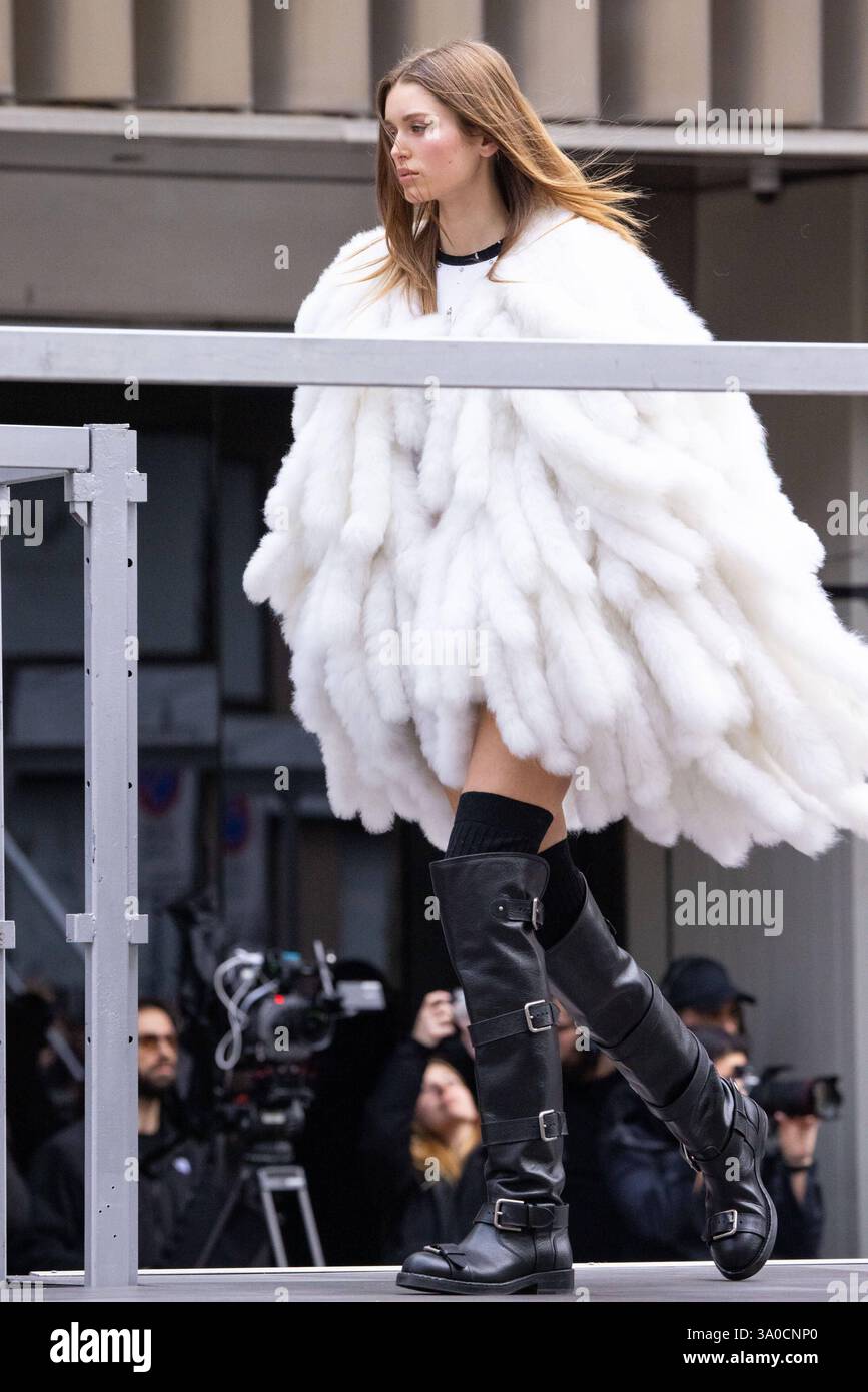 2026 a model walks on the runway dolce hi-res stock photography and ...