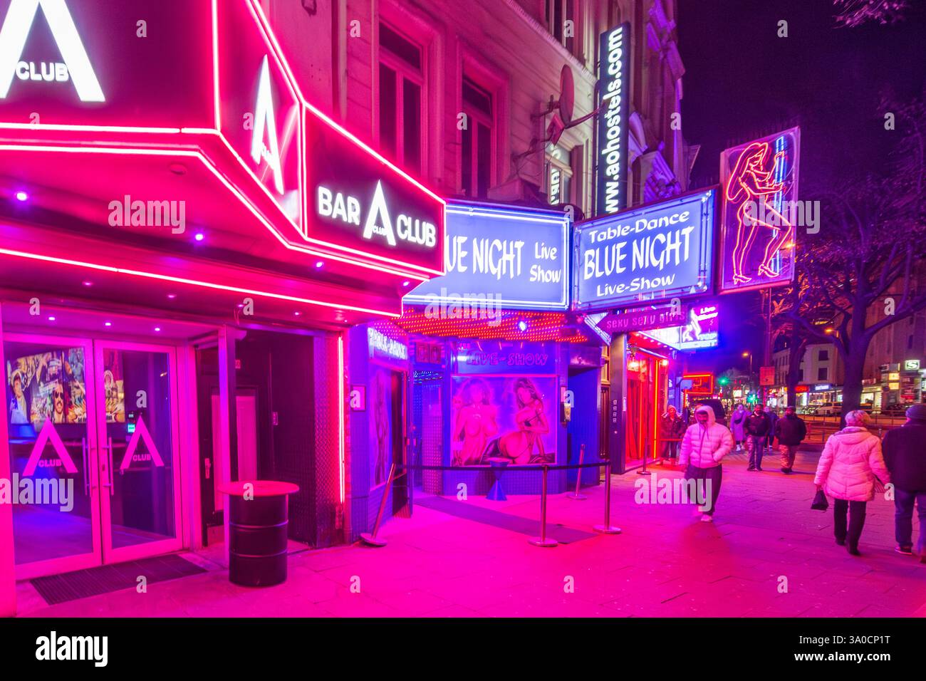 Table dance bar hi-res stock photography and images - Alamy