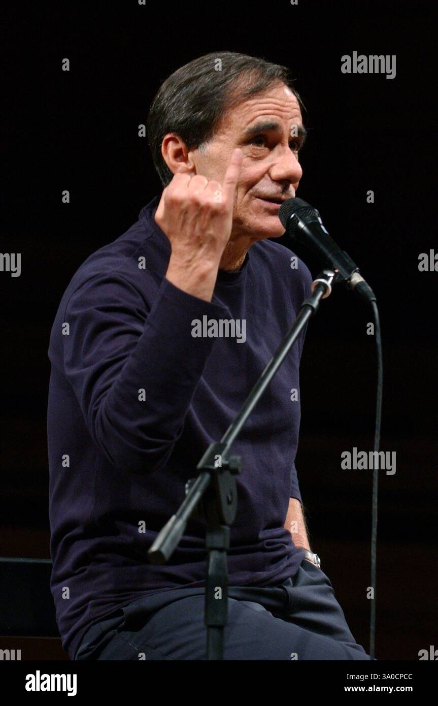 Milan Italy 19/04/2005: Roberto Vecchioni,Italian singer, during the ...