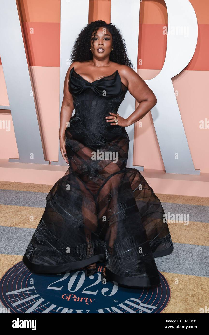 Lizzo walking on the red carpet at the 2025 Vanity Fair Oscar Party ...