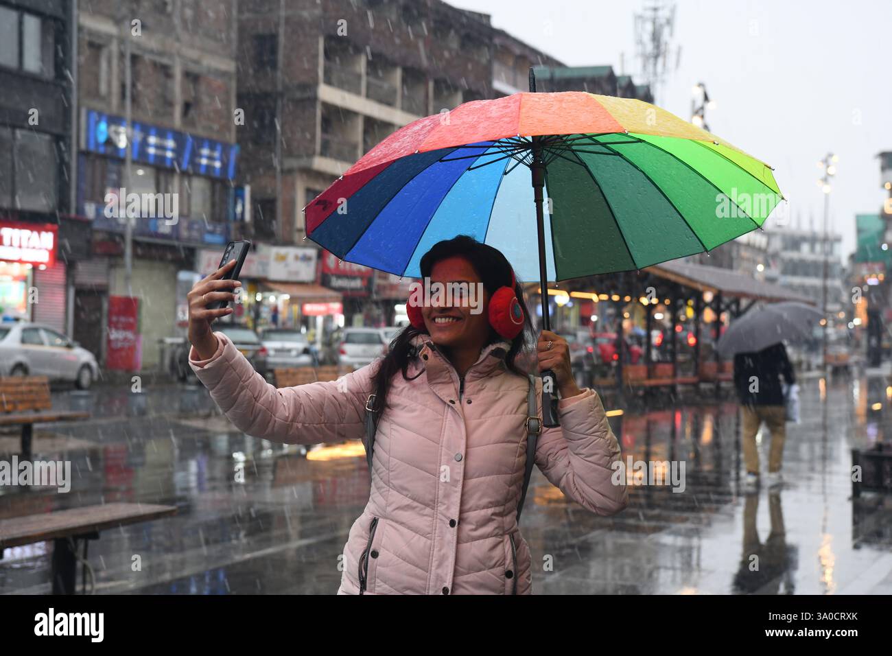 Srinagar, Jammu And Kashmir, India. 27th Feb, 2025. A tourist takes a ...