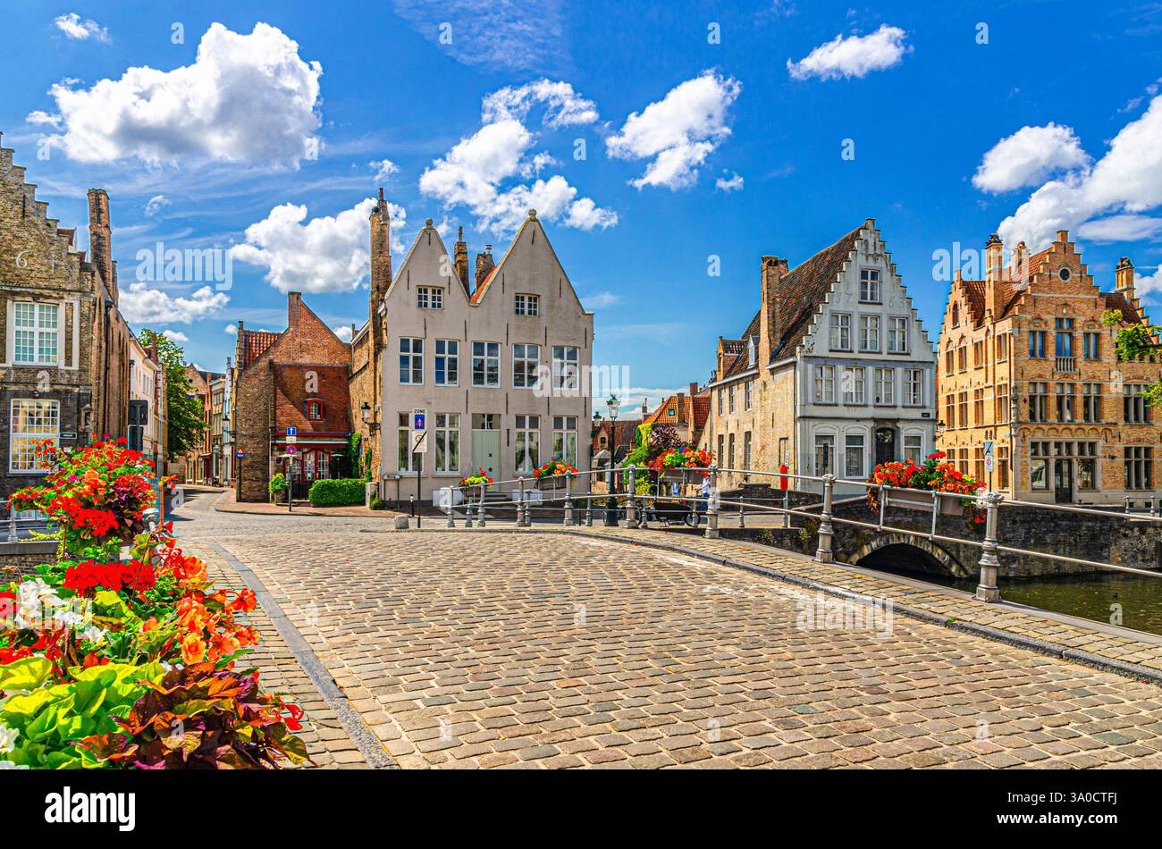 Carmersbrug carmelite bridge across langerei canal hi-res stock ...